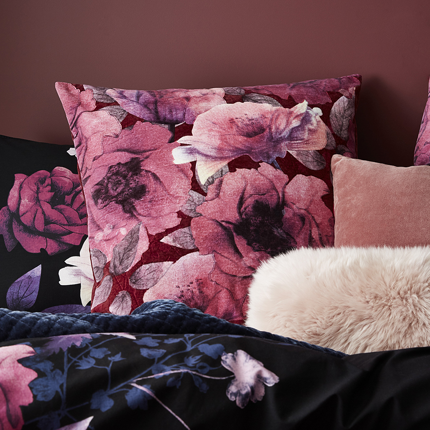 Wild Rose Quilt Cover Set Black | Adairs