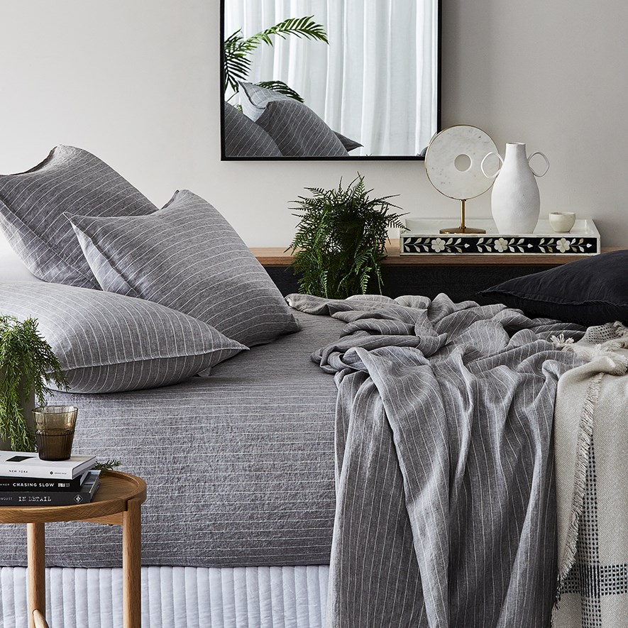 Home Republic - Gold Rim Marble White & Gold Statue Hole | Adairs