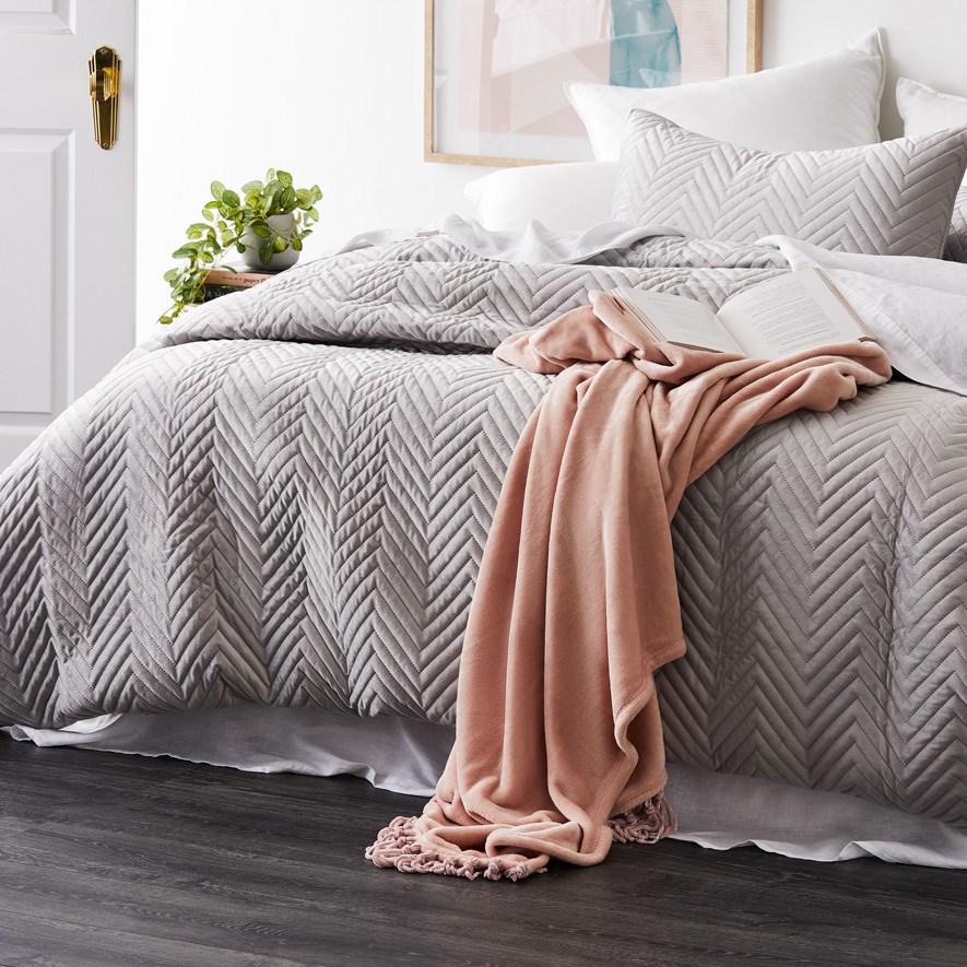 Aspen Fleece Blush Tassel Throw | Adairs